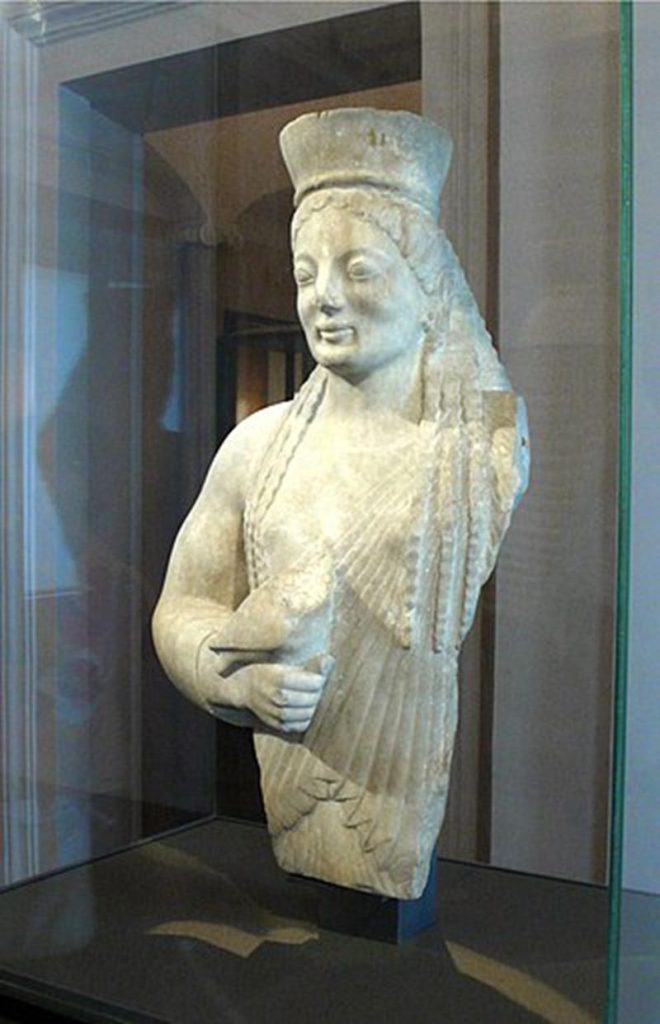 7 Famous Ancient Greek Female Statues You Should Know