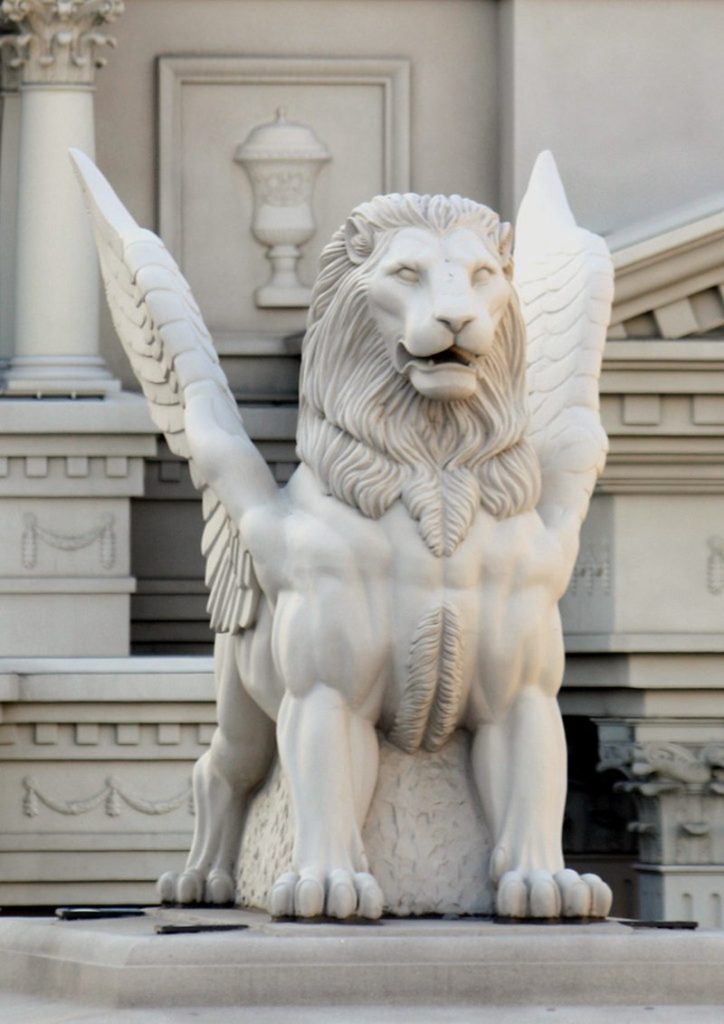 Why People Like Lion Statues for Front Porch?